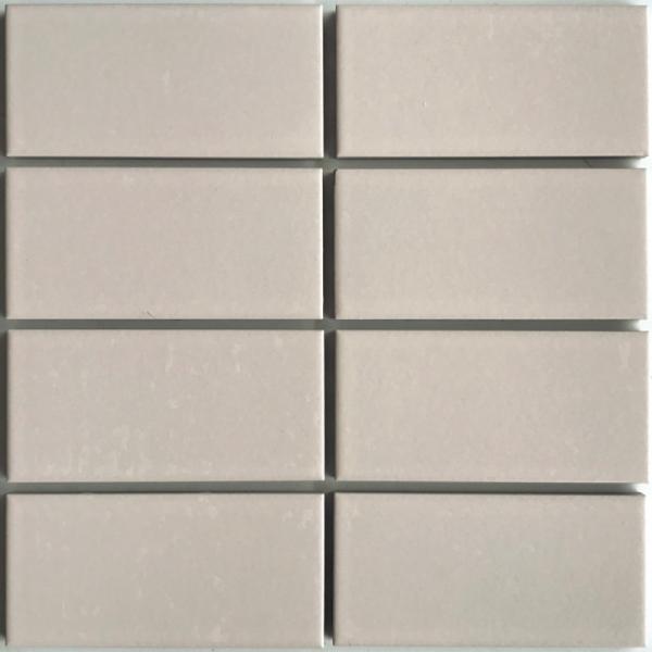 用途：屋外壁サイズ：50mm角二丁紙張り（95mm×45mm・18枚）／厚さ7mmブランド：LIXIL品番：COM-255/DPL-32販売単位：1シート定番のプレインカラーのモザイクタイルシリーズです。※接着剤張りモデルとなります。モルタ...