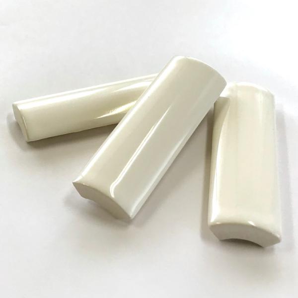 ◆ 商品画像にかかわらずタイル1枚あたりの価格です ◆用途：水まわりサイズ：75mm×24mm／厚さ6mm（多少のバラつきがあります）カラー：白色販売単位：1枚コーナー部分に使うのはもちろん、壁のアクセントにしたり、小物に貼るなど、様々な用...