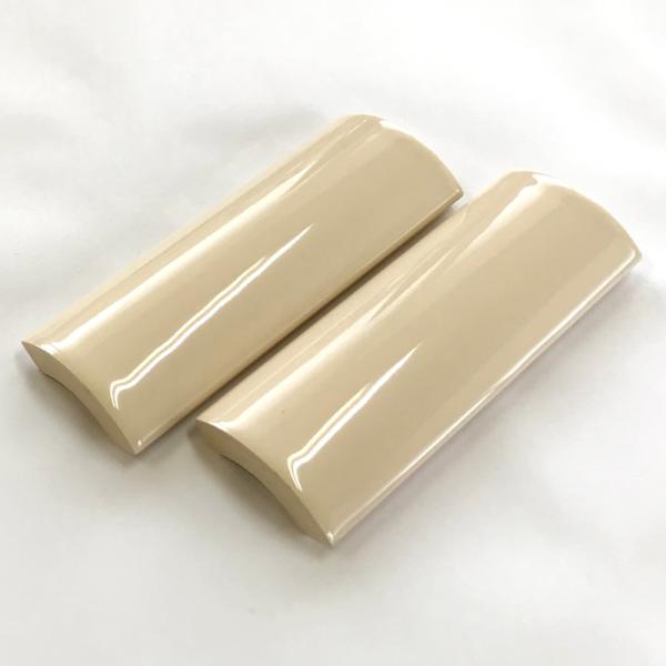 ◆ 商品画像にかかわらずタイル1枚あたりの価格です ◆用途：水まわりサイズ：97mm×34mm／厚さ7mm（多少のバラつきがあります）カラー：ベージュ販売単位：1枚コーナー部分に使うのはもちろん、壁のアクセントにしたり、小物に貼るなど、様々...