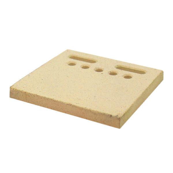 耐火レンガは1300度で焼成した煉瓦です。耐熱性・耐薬品性等に優れております。花壇などの装飾性にも優れております。形の種類も豊富です一度ごらん下さい。バーベキューや焼き鳥の台に！