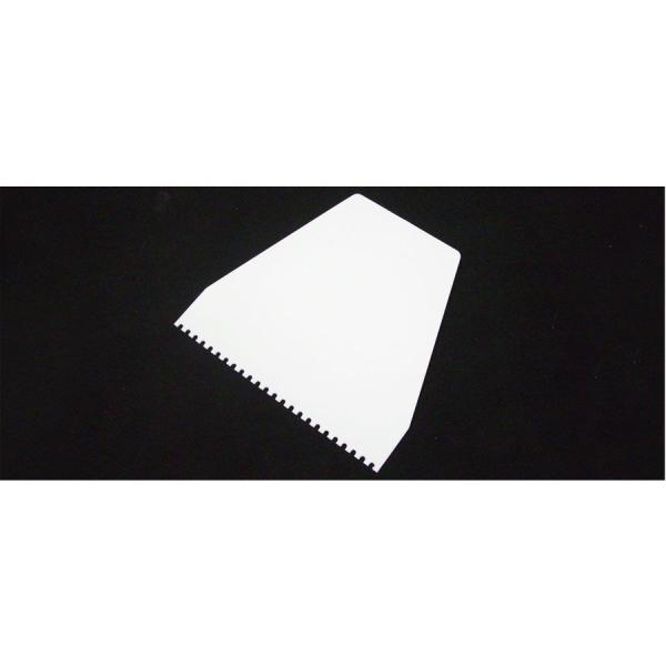 くし目高さ3mmの樹脂製くし目ヘラです。