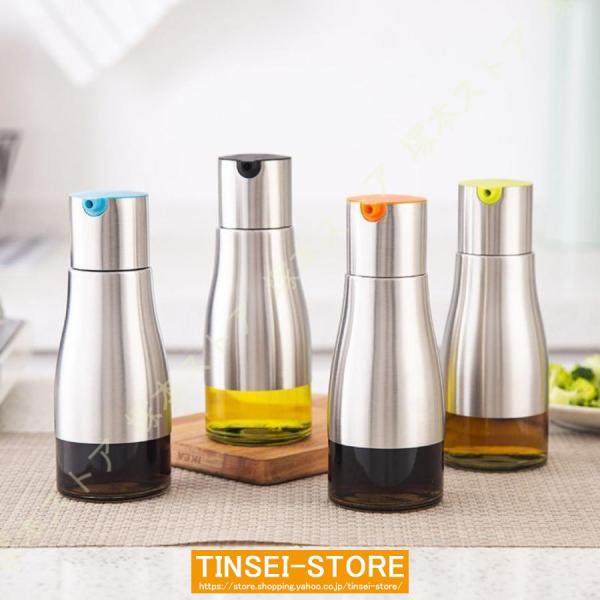 商品の説明容量：320ml色：ブルー/グリーン/イー/ブラック素材：ガラス+ステンレス美しい醤油ボトル耐熱ガラスとステンレススチールで作られたオイルボトルです。外側ステンレス鋼のシェルで補強していることで、オリーブオイルを日光から効率的に保...