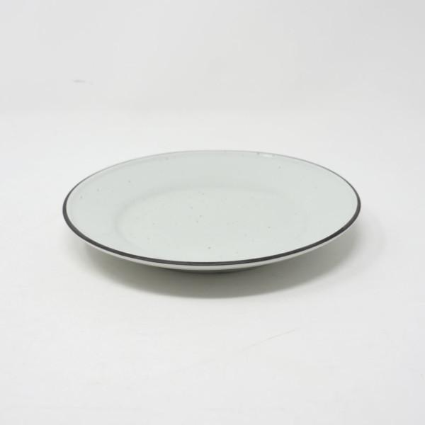 Manses Design（モンセスデザイン） OVANAKER シリーズのスモール プレート。『食卓を皆で囲み、楽しく有意義な時間を過ごすこと』これがManses Designの商品作りの大事なコンセプトです。本来のシンプルで落ち着きのあ...