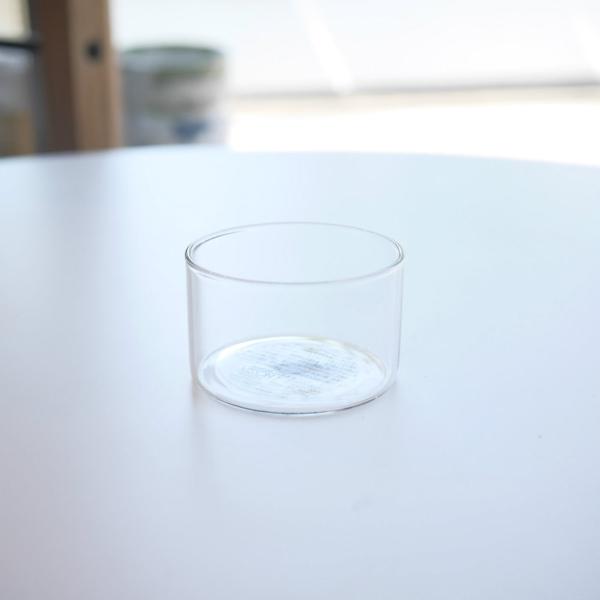 薬味を入れたり汁気のあるマリネなどを少量盛りつけたりと、さまざまな使い方ができます。耐熱性で、オーブンを使ったお菓子作りにも。食べ物以外にも、細かいボタンやクリップなどを収納して、デスク周りの収納にも役立ちます。 カトーリとは、インドではカ...