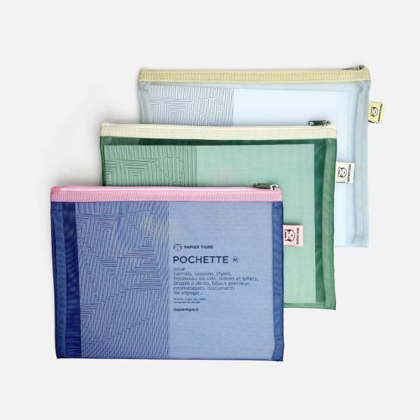 メッシュタイプのA5サイズポーチ。 リップやティッシュなどの小物はもちろん、ステーショナリーやトラベル雑貨入れにもおすすめです。目の細かなメッシュのポーチは、一眼でどこに何が入っているか確認できて、とても便利です。【配送方法について】メール...