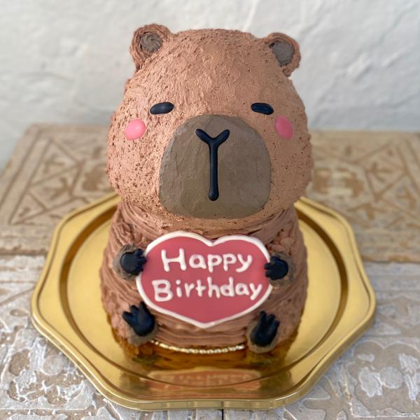 キーワード：誕生日 ケーキ こども 子供 かわいい 人気 動物  立体ケーキ センイルケーキ  送料無料  カピバラ・原材料名：乳等を主要原料とする食品（植物油脂、乳製品、糖類、チョコレート、その他）（国内製造）、ケーキミックス、卵、砂糖、...
