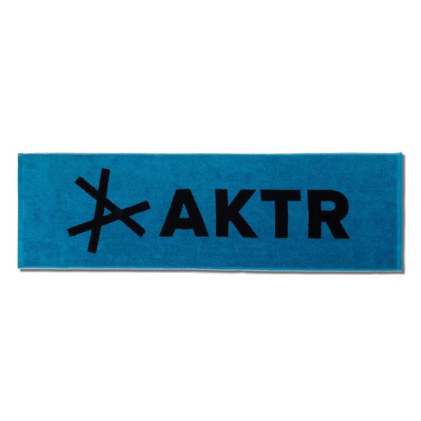 日本が世界に誇るタオルの産地今治で、AKTRの為だけに作られたスポーツタオル。AKTRロゴとバスケットボールのコートをジャガード織りで表現したリミテッドアイテム。質の良いタオルをオリジナルカラーで染め上げたAKTRの自信作。今までのAKTR...