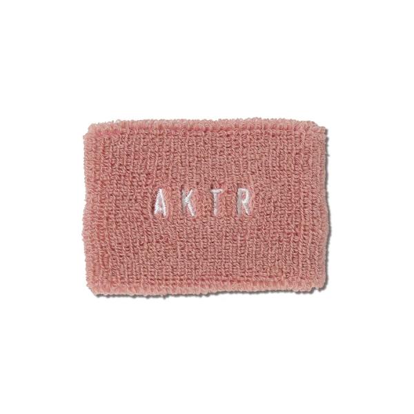 AKTR製品にコーディネートしやすいカラーバリエーションのリストバンド。シンプルな刺繍入りで違いをアピール。material：コットン 70%、アクリル 30%FREE