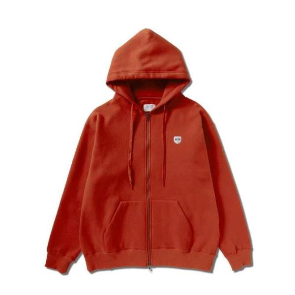 design：AKTRの旧ロゴをワンポイントで配置したZIPフーディー。シンプルなデザインなのでどのような服にも合わせやすく、スポーツでもライフスタイルでもシームレスに着用可能。function：軽さと温かみのある厚手の裏起毛のスウェット生...