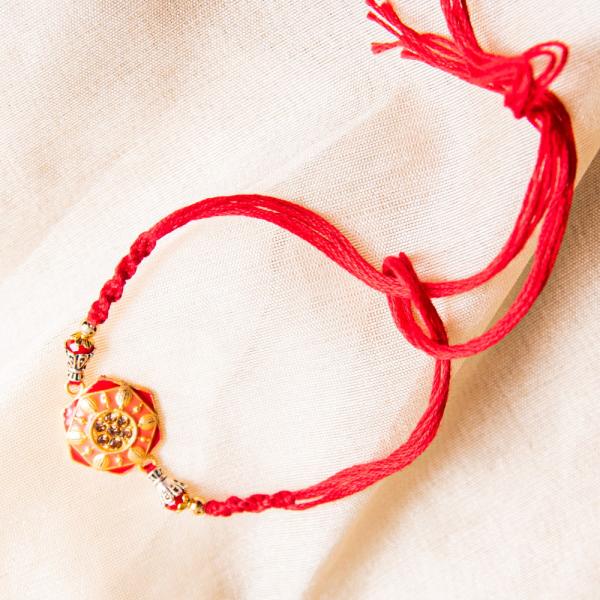 【発売日：2025年09月26日】ラーキー - インドの紐ブレスレット　六角形　赤×ピンク / ブレス、ブレスレット、アンクレット、ラクシャバンダン、Rakhi、Raksha Bandhan、ラーキー、ギフト、ヒンドゥー教、紐ブレスレット、...