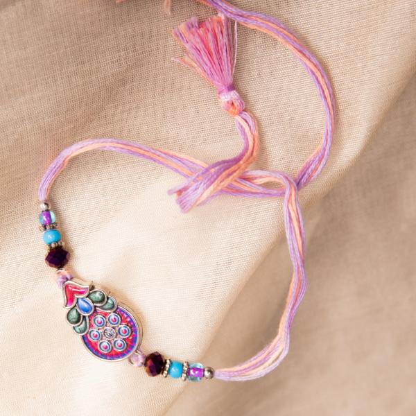 【発売日：2025年09月26日】ラーキー - インドの紐ブレスレット　ムガル朝フラワー / ブレス、ブレスレット、アンクレット、ラクシャバンダン、Rakhi、Raksha Bandhan、ラーキー、ギフト、ヒンドゥー教、紐ブレスレット、お...