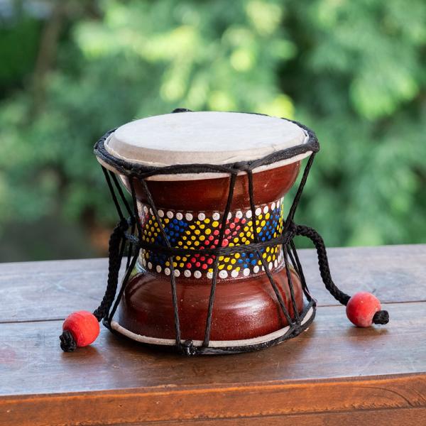 【発売日：2025年07月23日】ダムルー　バリ島のドットペイントがかわいい｜シヴァ神の小さなでんでん太鼓・誰でも鳴らせる民族楽器 / バリ島楽器、Damroo、シヴァ神グッズ、民族楽器バリ、でんでん太鼓、子ども楽器、ドットペイント楽器、回...