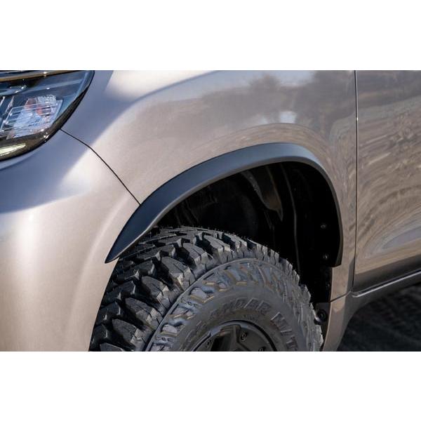 品名 スワォードオーバーフェンダー（プラド150系向け）仕様 適合車種　：　 プラド150系カラー　　：　 未塗装品（別途塗装処理が必要）材質　　　：　 FRP製 黒ゲルコート仕上げ備考 ・構造変更にて車幅の記載内容を変更する必要があります...