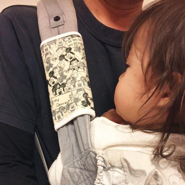 BD-127　ベルトカバー　ミッキーマウス抱っこひもやベビーカーのショルダーベルトに取り付けることで、赤ちゃんのよだれや汗などの汚れをカバーします。裏返して無地のワッフル生地でもご使用いただけるリバーシブル仕様になっています。赤ちゃんの肌に...