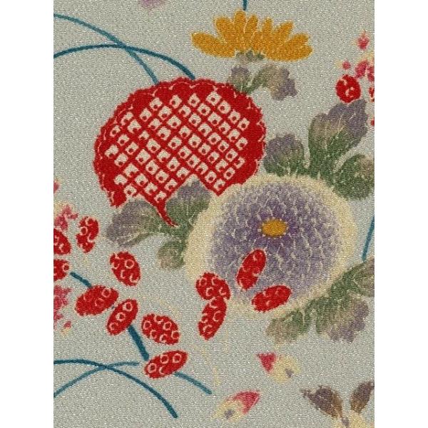 伸縮性に優れ使いやすく、しなやかな風合いを持った正絹縮緬（ちりめん）生地。縮緬細工やつまみ細工、木目込み人形、市松人形のお着物などにご利用いただいております。素材 　　絹　100% サイズ 　幅　約31cm  長さ　約50cm 色・柄 　古...