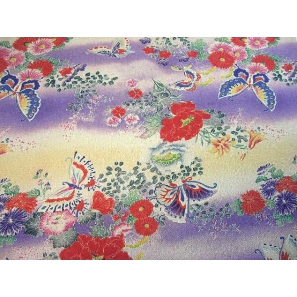 伸縮性に優れ使いやすく、しなやかな風合いを持った正絹縮緬（ちりめん）生地。縮緬細工やつまみ細工、木目込み人形、市松人形のお着物などにご利用いただいております。素材 　　絹　100% サイズ 　幅　約31cm  長さ　約50cm 色・柄 　古...