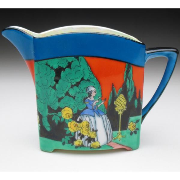 『オールドノリタケ ストローリングレディ ミルクポット』ウエストから極端に大きく丸く広がったクリノリンスカートを身につけた女性。クリノリン・スカートは、19世紀のヨーロッパ宮廷で貴族の女性が着用した特徴的なスカートで、優雅な雰囲気が漂う。デ...