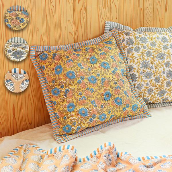 心癒されるブロックプリントの花柄クッションカバー落ち着いた配色でかわいい花柄のクッションカバー。縁にはストライプ柄のアクセントを入れて、甘くなりすぎずに全体を引き締めるスパイスに。ブロックプリントとは手彫りされた木版でハンコのように手作業で...