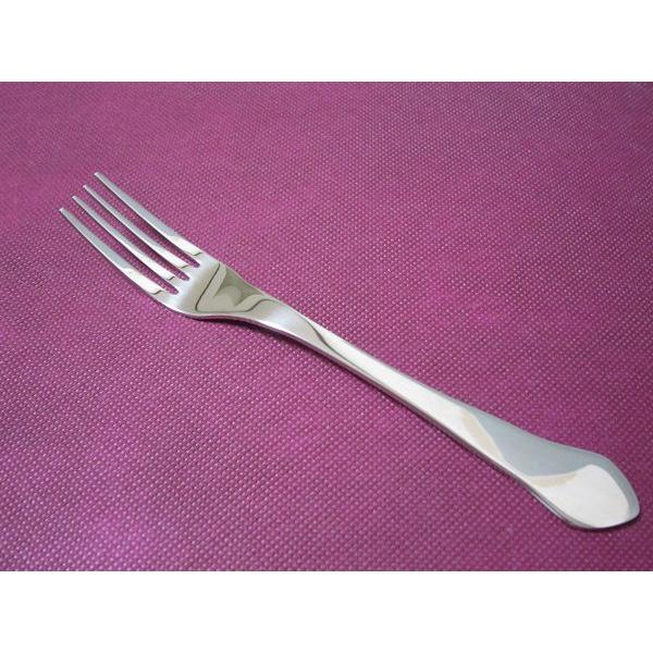 お祝い、記念日、内祝い、快気祝い、プレゼントに最適ですアジアを中心に世界の五つ星ホテルで採用モデルのカトラリーシンプルながらハイセンスで飽きのこないデザインです！フォーマルな食卓で愛用されている、洋食器の定番サイズです。本格的にフルコースを...