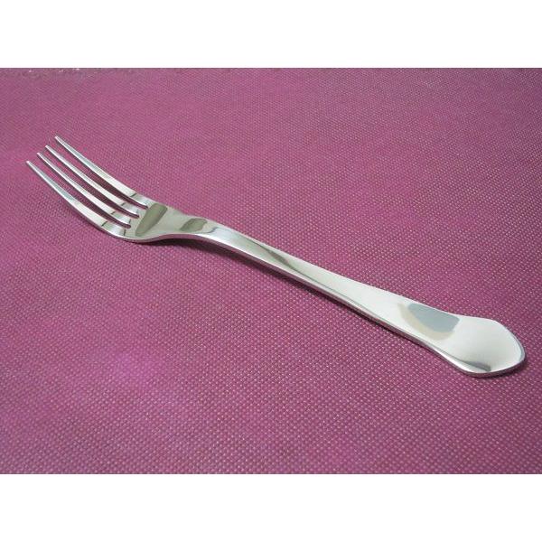 お祝い、記念日、内祝い、快気祝い、プレゼントに最適ですアジアを中心に世界の五つ星ホテルで採用モデルのカトラリーシンプルながらハイセンスで飽きのこないデザインです！フォーマルな食卓で愛用されている、洋食器の定番サイズです。本格的にフルコースを...