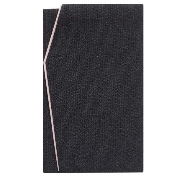 【商品名】　金封ふくさ 二重ちりめん 墨黒 【商品説明】　・※縁取り部分の生地の見え方が１点ずつ異なり2~5mm程度になります※・ポケット式で扱いやすい金封ふくさです・暗い色合いなので、お悔やみ事等の弔事用にお使いください・本体サイズ:約1...