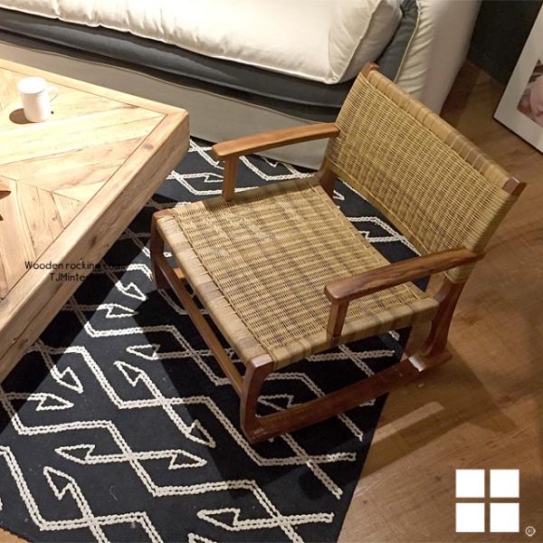 心地よいスイングが魅力的な木製ロッキングチェア