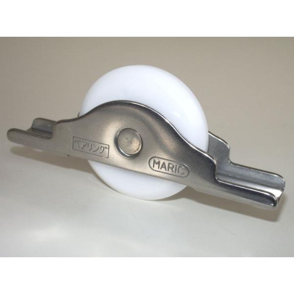 TK-650ステンレス枠ベアリング入V戸車はVレール専用の戸車です。ステンレス折り返し枠でベアリング入なので耐荷重が有り、重い引戸も軽くスムーズに開閉出来ます。耐荷重は2個で40kgになります。ポリアセタール樹脂の車輪で静かに移動します。