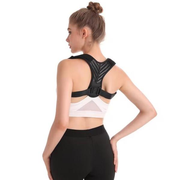 ショルダー部分は、面ファスナーで調節できます背筋が伸びてすっきり