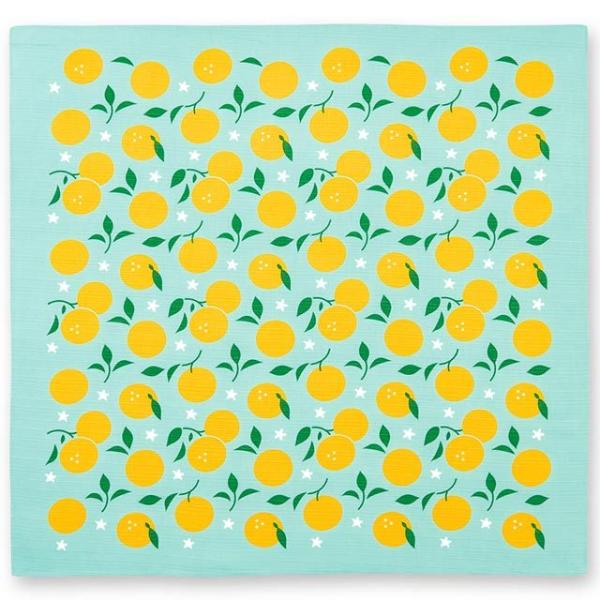 ■ 商品名 おかみさんの大風呂敷 柚子■ サイズ 約70×70cm ■ 材　質 綿100%■ 日本製日本文化に深く根付いてきた風呂敷。買い物袋の代わりに使えるおしゃれなエコアイテム。現代の生活に溶け込むレトロ＆モダンな柄のシリーズです。─ ...