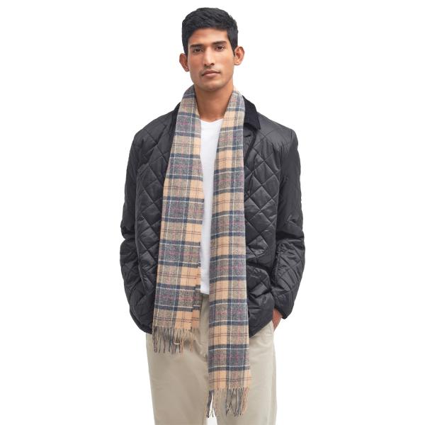 100%ウールで作られた、柔らかく心地よいこのマフラーは、肌寒い日に最適です。このマストアイテムは、バブアーのタータン柄を全面にあしらい、裾にはタッセルをあしらってタイムレスな雰囲気に仕上げています。＜SPEC＞【素材】ラムズウール100％...