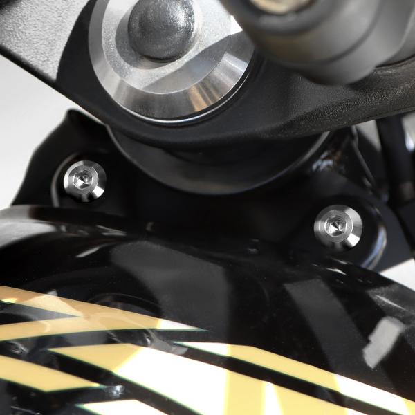 ■ブランド名：TECH-MASTER / テックマスター■商品番号：BS0001■商品名：Z900RS/CAFE タンク用 ボルトセット■適合車種：Z900RS/CAFE■数量：数量1で2本セット■材質：64チタン■カラー：シルバー※サイズ...