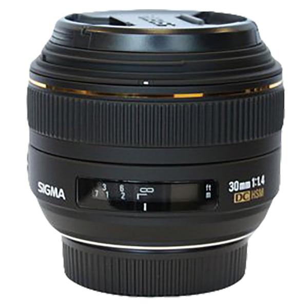 （中古品）シグマ(Sigma) SIGMA シグマ 30mm F1.4 EX DC デジタル専用 HSM ニコン用【商品説明】※掲載されている商品の写真は代表写真となっておりますので、外箱、説明書、リモコン等は付属しない場合がございます。用...