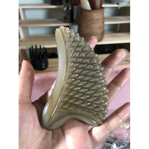 サイズ：約10×5×1.2cm重量：約5g素材：牛角使い方：・毎日の美容・健康に肌をこすることでコリをほぐし、血行をよくします。・オイルやクリームを塗って使用されると、よりスムーズにご使用いただけます。使用上の注意：・肌の弱い方、ケガをされ...