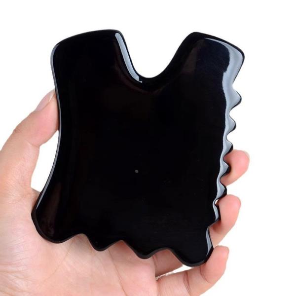 サイズ：約横９×縦11×厚さ0.6cm重量：約10g素材：黒水牛角使い方：・毎日の美容・健康に肌をこすることでコリをほぐし、血行をよくします。・オイルやクリームを塗って使用されると、よりスムーズにご使用いただけます。使用上の注意：・肌の弱い...