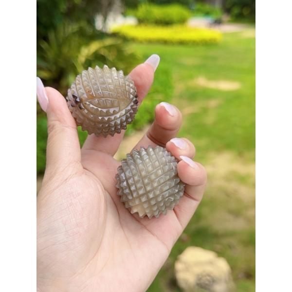 サイズ(球)：約長さ5×幅5×高さ5cm重量：約5g素材：牛角※１組２個入り使い方：・ボールを使って筋肉を押し揉むことで、筋肉の緊張をほぐし、コリを解消します。 特に、デスクワークなどで固まりやすい肩や首、腰の筋肉に効果的です。 ・マッサー...