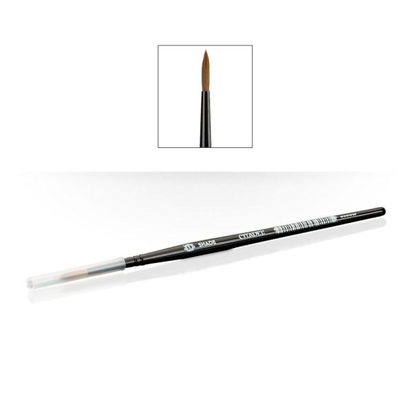 A round brush with a point designed for detailed shading, this brush (M Shade) features a synthetic and sable bristle bl...