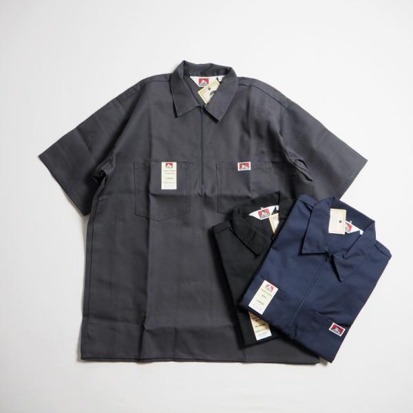 BEN DAVIS / ベンデイビスのハーフジップの半袖ワークシャツ「SHORT SLEEVE SOLID 1/2 ZIP SHIRT」。コットン/ポリ混紡のタフなツイル素材は、ワークウェアらしくしっかりした中厚の生地感。着始めはゴワつきや...