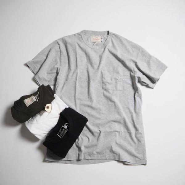 1920年創業のアメリカの老舗ニット・スタジャンメーカー Dehen / ディーエン のポケットTシャツ「HEAVY DUTY TEE SINGLE POCKET」。しっかりしたバインディングネック、スタンダードなボックスシルエット。US産...