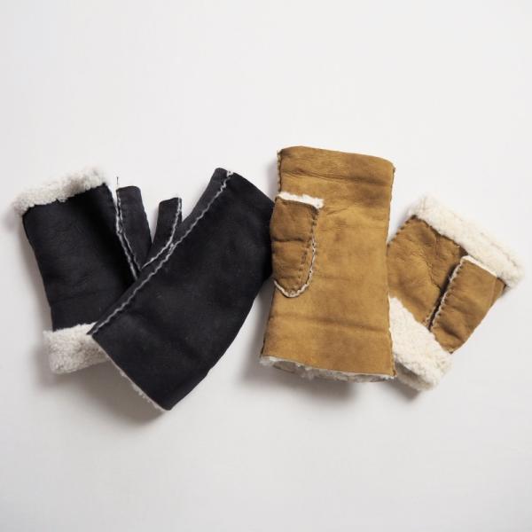 牧羊が盛んなイギリス中部ヨークシャーにおいてシープスキン製品及びツイードなどのカントリーウェアを専門に取り扱うメーカー、Glencroft / グレンクロフト。こちらは素朴な風合いのフィンガーレスグローブ「CB46 Mens Fingerl...