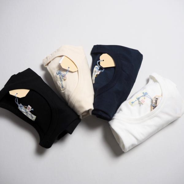 Merz b. Schwanen / メルツベーシュヴァーネンのクルーネックTシャツ、#1950s。1950年代のTシャツをサンプリングして作製された細めのバインダーネックリブ・脇下の三角マチ等ヴィンテージライクな仕様。#207等より薄手の...