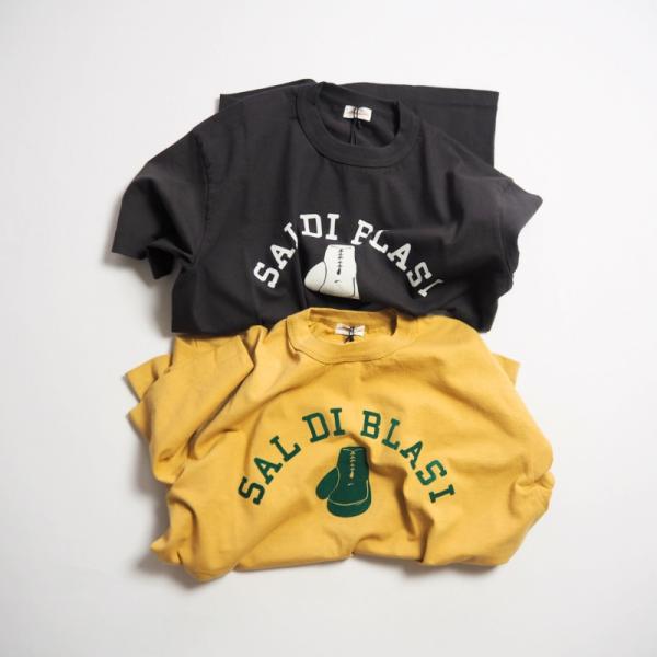 A.G.SPALDING &amp; BROS / A.G.スポルディング＆ブロスのプリントTシャツ。程よくヘビーウェイトな丸胴天竺ボディにヴィンテージからサンプリングしたグラフィック。フロッキープリントは自然に掠れていき着込むほどにヴィン...