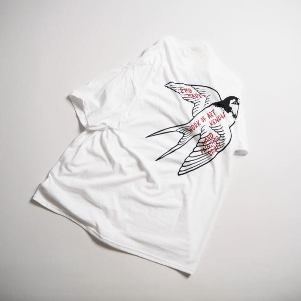 Work of Art Kendai / ワークオブアート ケンダイ のプリントTシャツ「SWALLOW TEE」。やや透け感のあるライトウェイトコットンボディ。洗いこむと程よくくたびれてくることを想定した、緩めの雰囲気で着てもらいたいデザ...