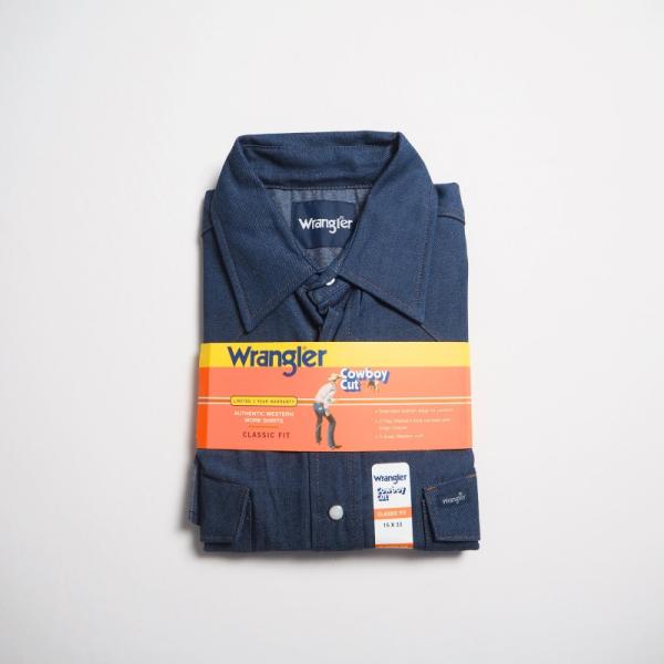 Wrangler / ラングラーのウエスタンシャツの定番モデル「70127MW」。昔から変わらず愛され続けているアメリカ本国コレクションのロングセラー品番です。7.25ozの中厚地のリジッドデニム。ジャストフィットする肩や綺麗なシェイプの入...