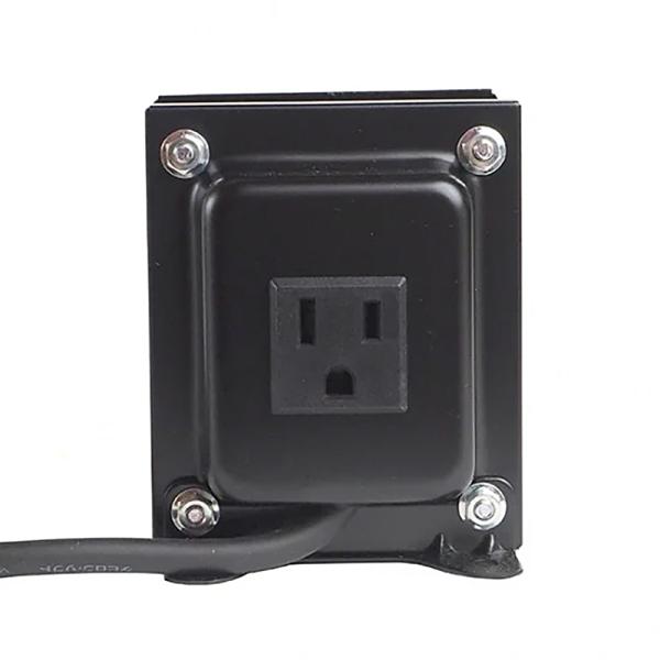 ◎こちらの商品は日本国内で海外の電化製品を使用する為の変圧器になります。100V⇒110V~120V(115V)・・・600VA(W)max単相単巻カバー・アース付き変圧器入力側：125V規格アース付平ピンプラグ（3芯Ａプラグ・アース付）出...