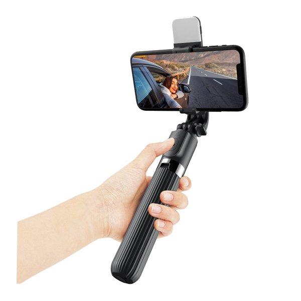 【3-in-1自撮り棒三脚】用途の広いデザインにより、ハンドヘルドの自撮り棒、三脚、またはデスクトップ電話のマウントとして使用できます。このBluetooth自撮り棒三脚にはワイヤレスリモコンが付属しており、ビデオの録画や写真の撮影が簡単に...