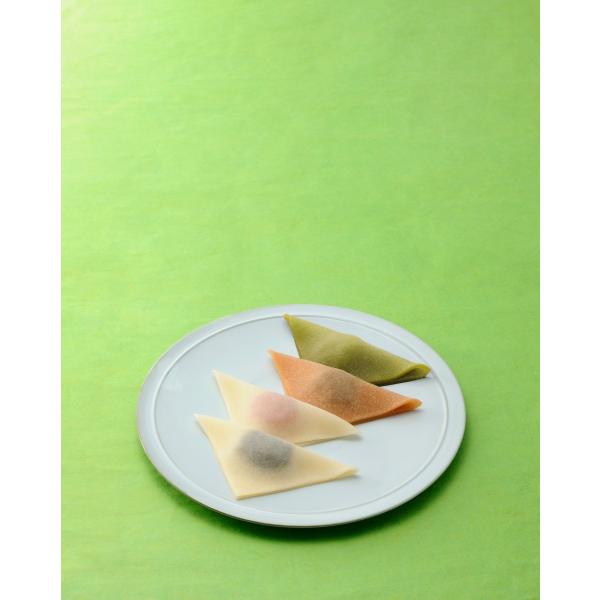 「緑茶あん」「抹茶」「いちご」「ニッキ」の四種類の味覚を詰合せた、初夏の新鮮で風味豊かな夕子をお楽しみくださいませ。
