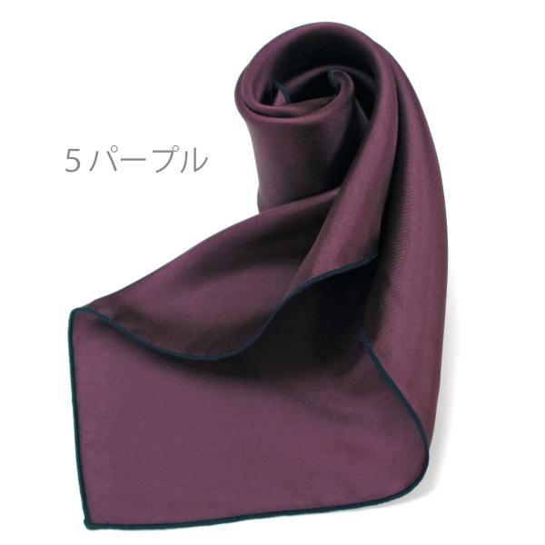 薄手のシルクツイルを贅沢に使い、大判の40cm角にしました。よく薄手の小判チーフで見聞きする欠点は、ポケットに沈み込んでしまう、また多くを出そうとしてポケットから落ちそうで、などがあります。でもこのサイズなら安心です。ポケットを気にすること...