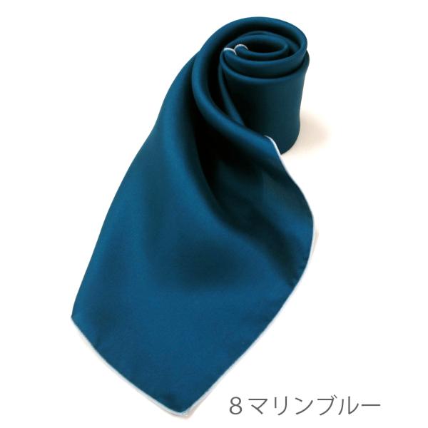 薄手のシルクツイルを贅沢に使い、大判の40cm角にしました。よく薄手の小判チーフで見聞きする欠点は、ポケットに沈み込んでしまう、また多くを出そうとしてポケットから落ちそうで、などがあります。でもこのサイズなら安心です。ポケットを気にすること...