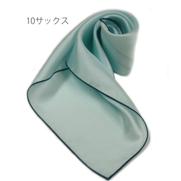 薄手のシルクツイルを贅沢に使い、大判の40cm角にしました。よく薄手の小判チーフで見聞きする欠点は、ポケットに沈み込んでしまう、また多くを出そうとしてポケットから落ちそうで、などがあります。でもこのサイズなら安心です。ポケットを気にすること...