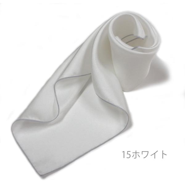 薄手のシルクツイルを贅沢に使い、大判の40cm角にしました。よく薄手の小判チーフで見聞きする欠点は、ポケットに沈み込んでしまう、また多くを出そうとしてポケットから落ちそうで、などがあります。でもこのサイズなら安心です。ポケットを気にすること...